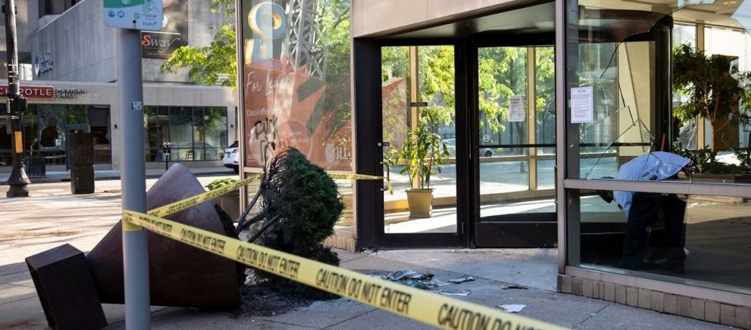 Kosher restaurant damaged in riot supports protesters – The Forward