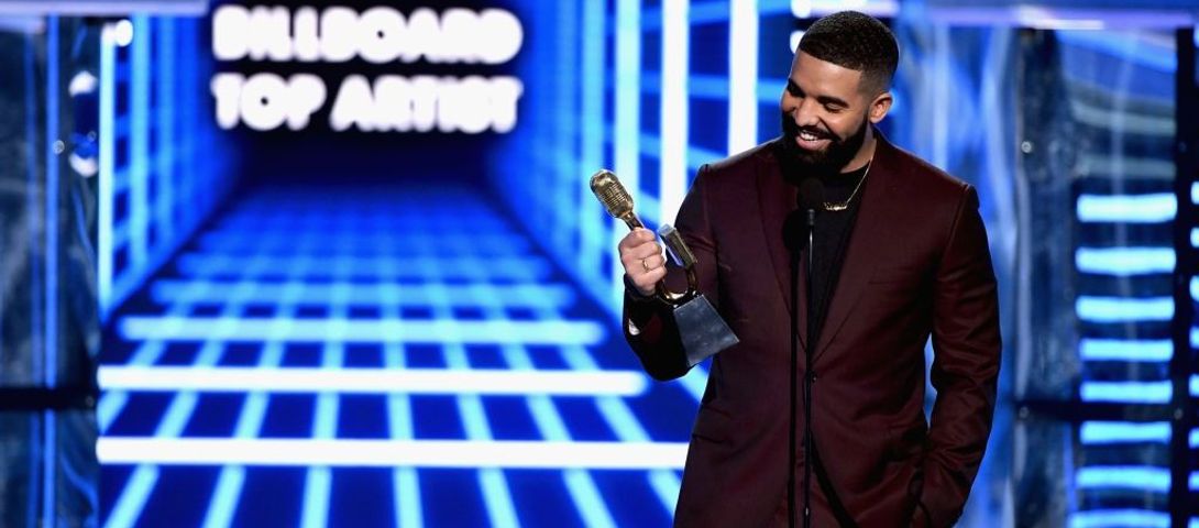 Drake wins Billboard award and credits Jewish mother – The Forward