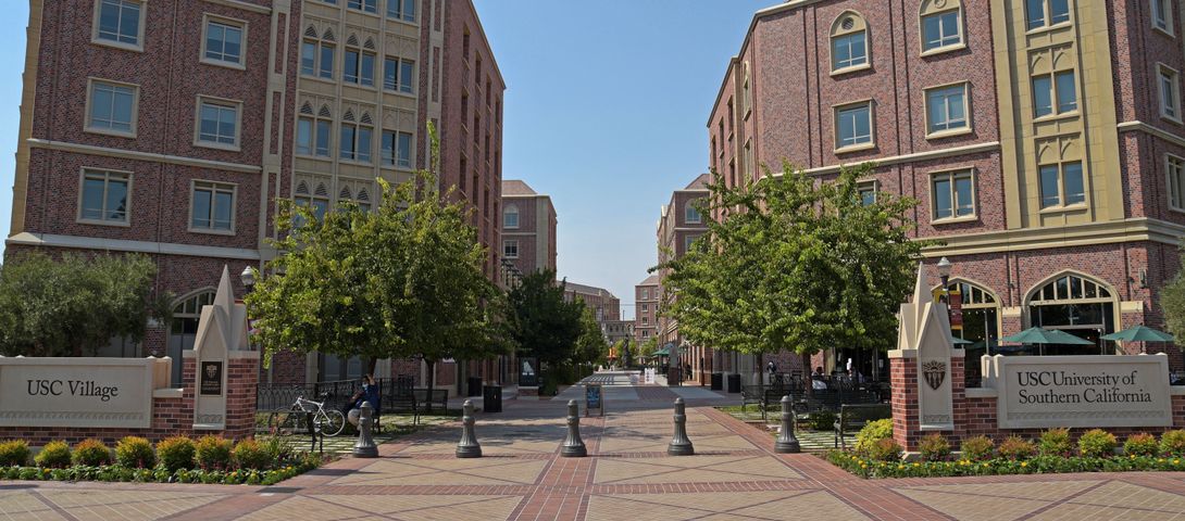 A closer look at the antisemitism controversy at USC – The Forward