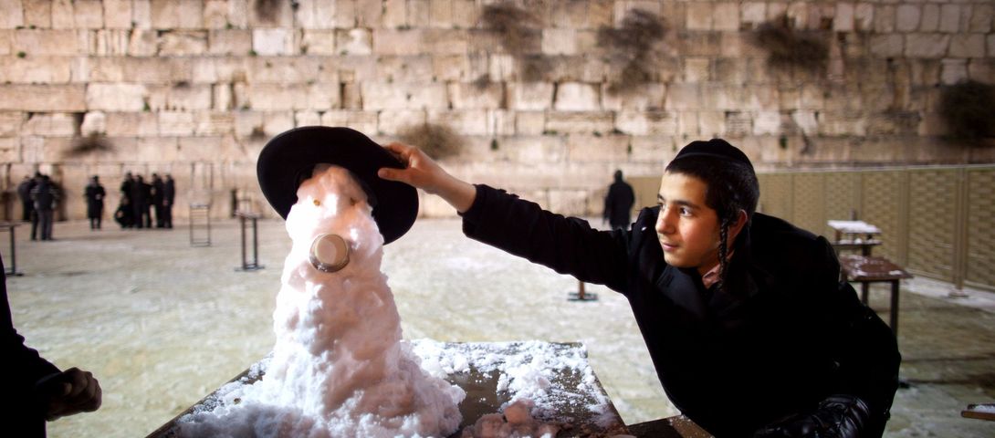 The Secret Jewish History of Snow – The Forward