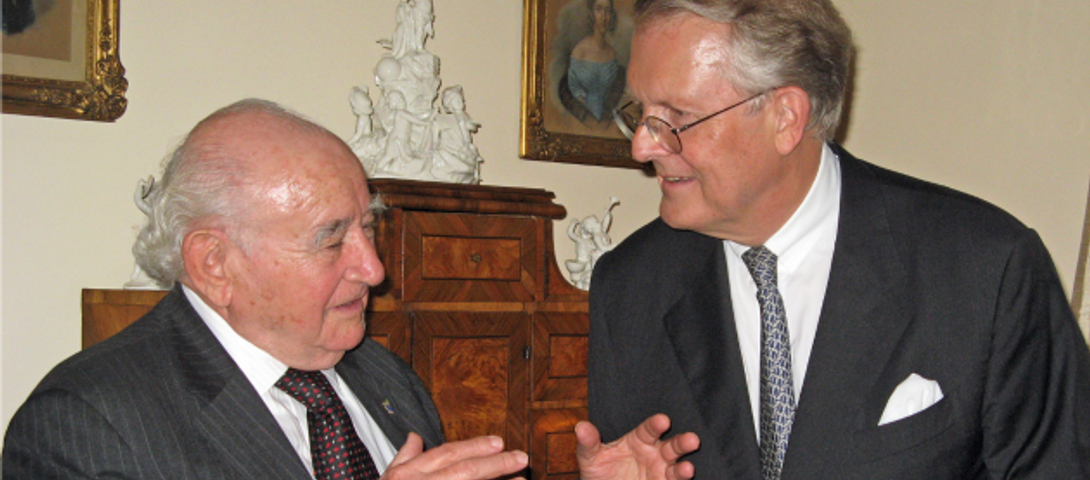 Auschwitz Survivor Roman Kent Honored by Germany – The Forward