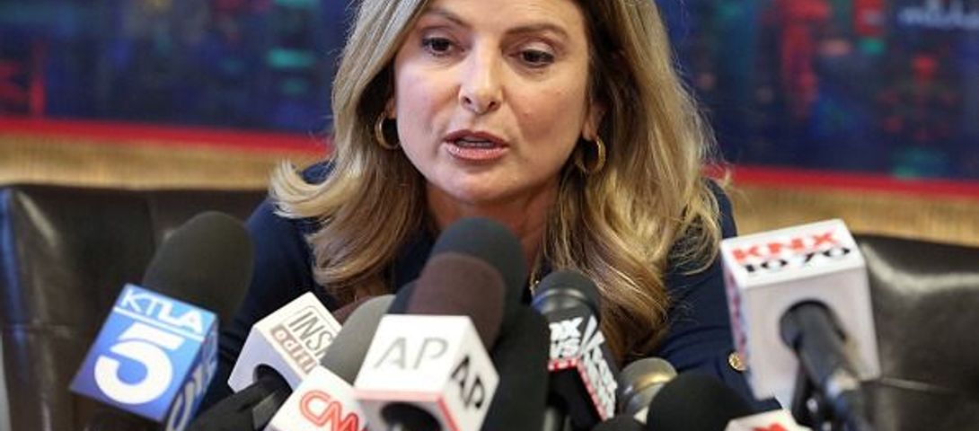 4 Things About Lisa Bloom, Gloria Allred’s Daughter and the Lawyer ...