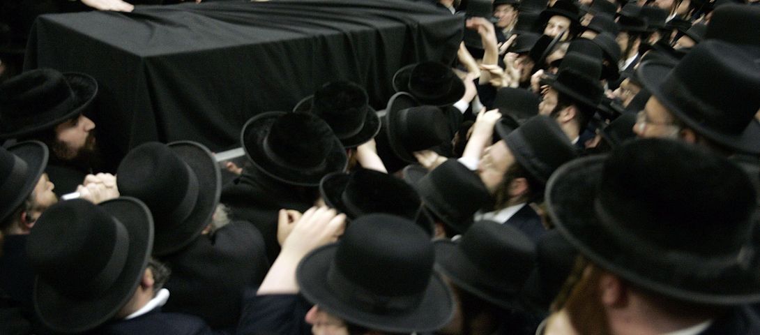 How A Satmar Dynasty Handled a Crisis Of Succession – The Forward