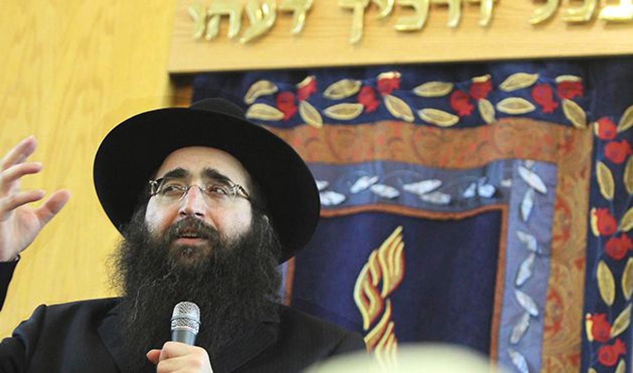 In-Law Accuses Rabbi Pinto of Money Laundering – The Forward