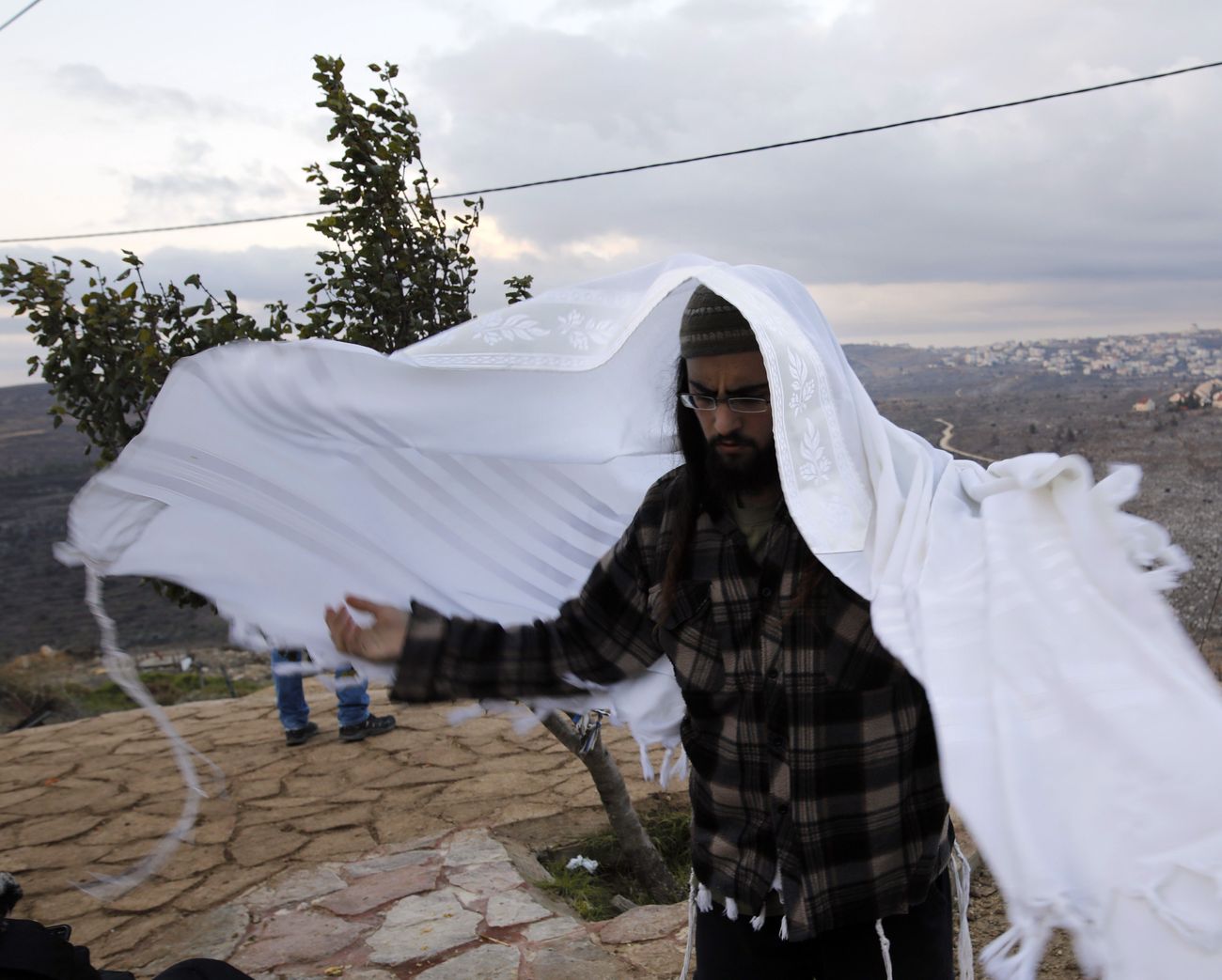 Amona Settlers Reach Evacuation Deal — After a Night of Raging and ...