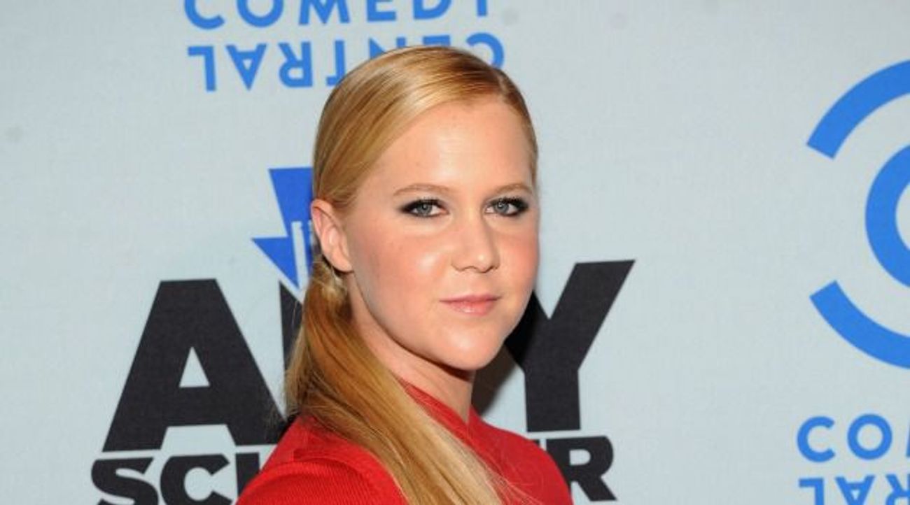 Amy Schumer Trumpets Self-Esteem Over Size In ‘I Feel Pretty’ – The Forward