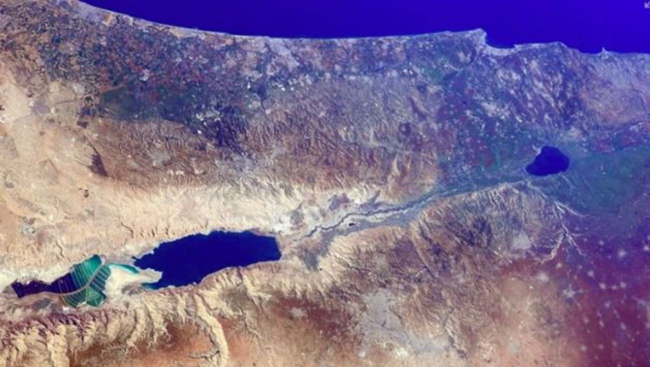 Astronaut Snaps Stunning Photos of Israel. Spot the '67 Lines from ...