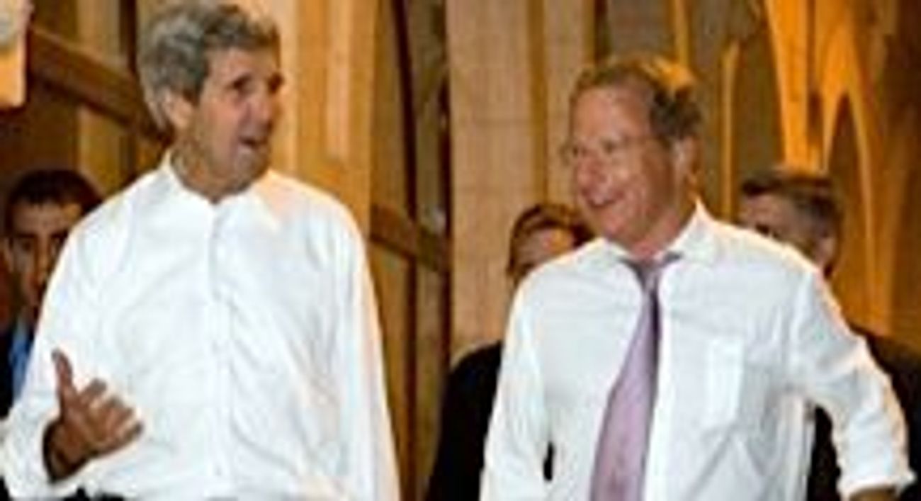 Kerry's Bond With Top Aide and a Legendary Dad – The Forward