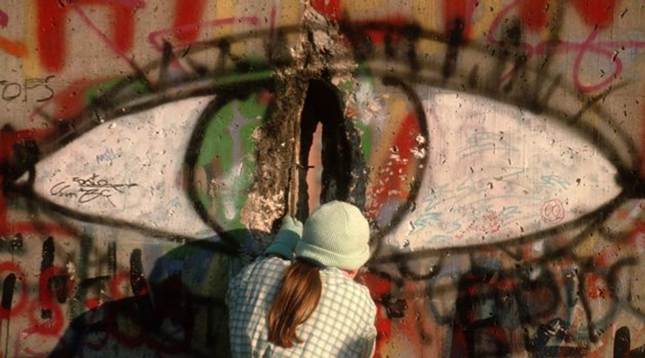 Building Jewish Life on the Rubble of the Berlin Wall – The Forward