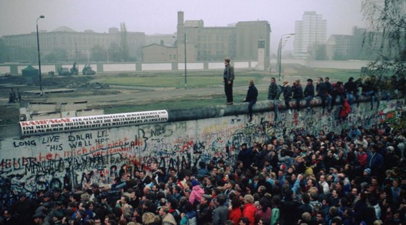 Two Jewish Berlins, Divided by the Wall – The Forward