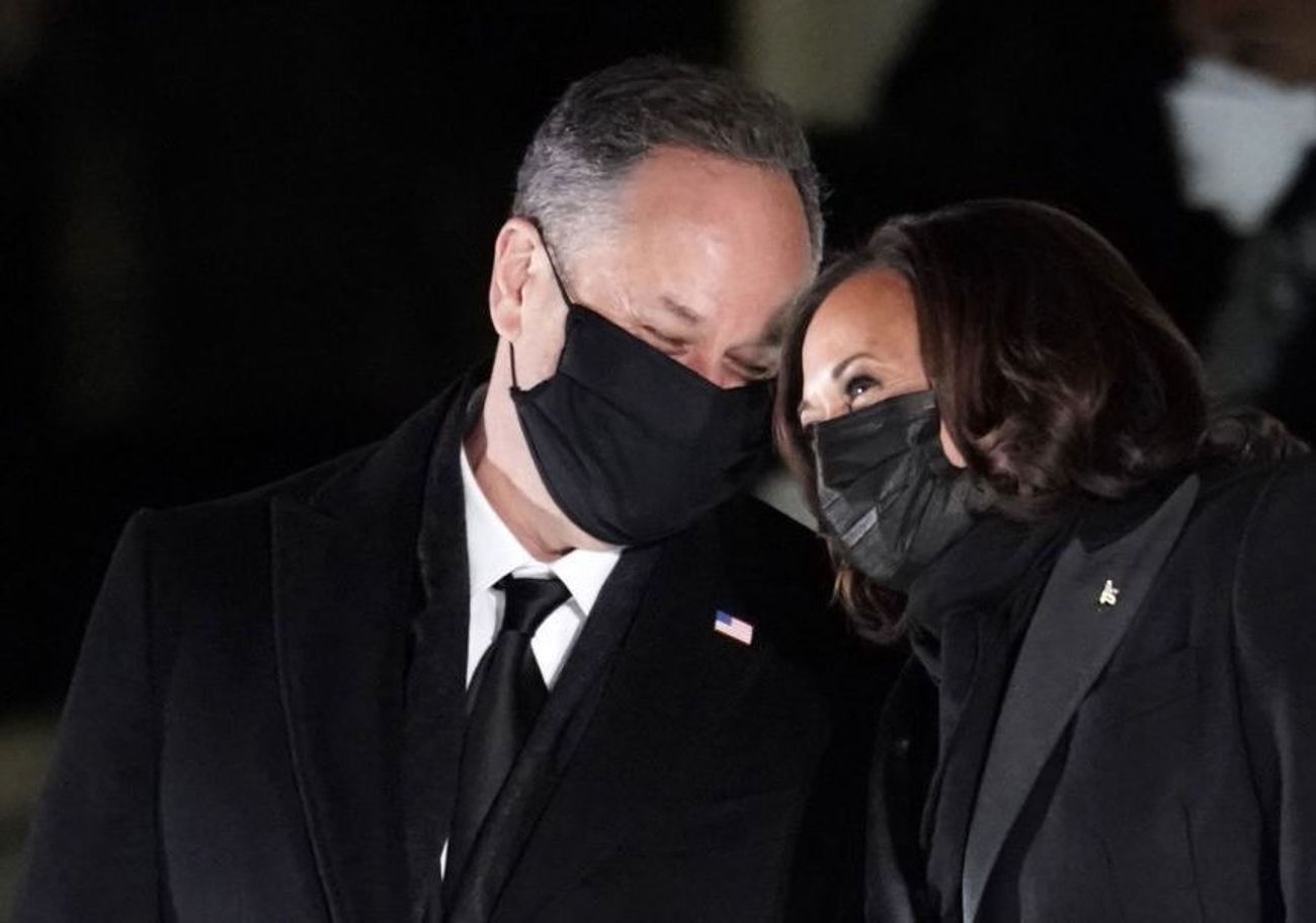 Biden, Harris, Doug Emhoff speak at White House Passover celebration ...