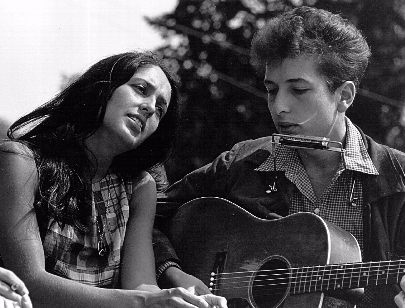 LISTEN: In New Single, Bob Dylan Revisits An Old Love – The Forward