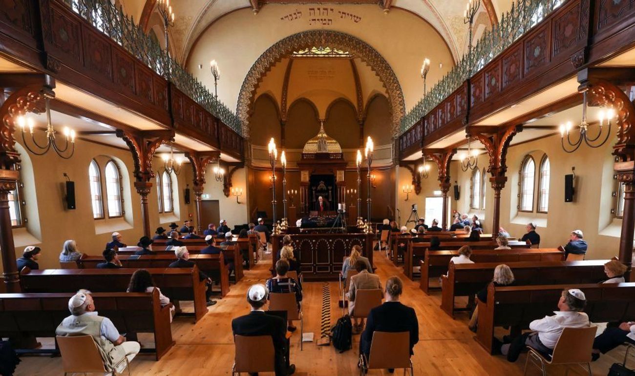 Sarah Gundle – The Forward