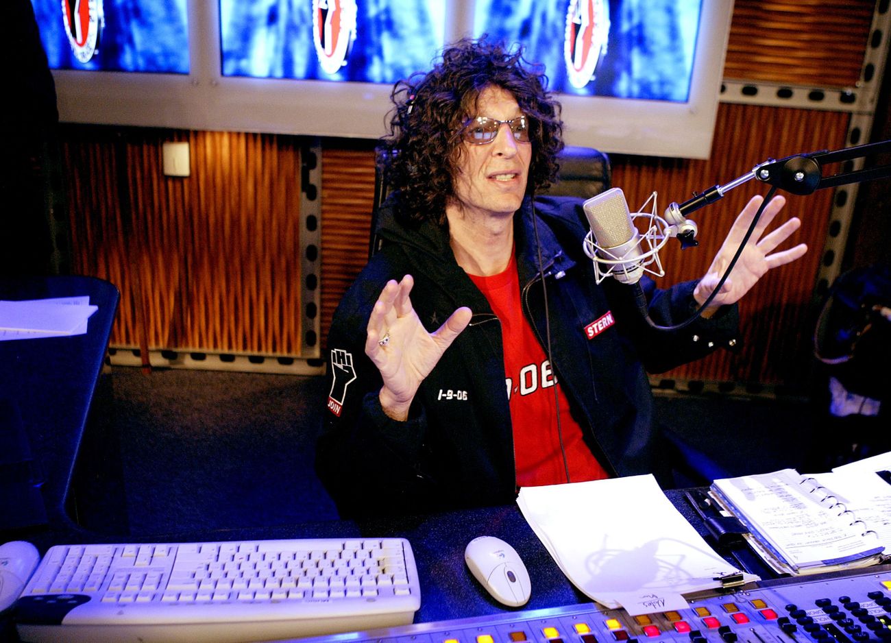 Howard Stern urges Trump to resign (again)