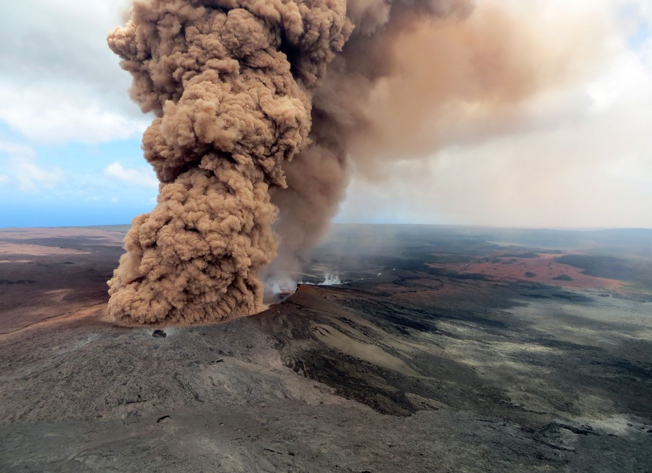 Kilauea Volcano Threatens Crucial Israeli Power Plant