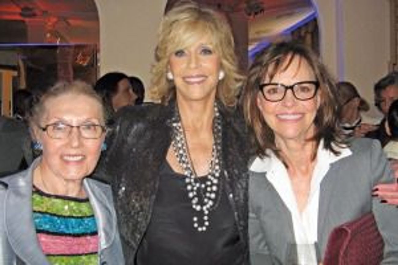 Jane Fonda and Gloria Steinem Praise Women in Media – The Forward