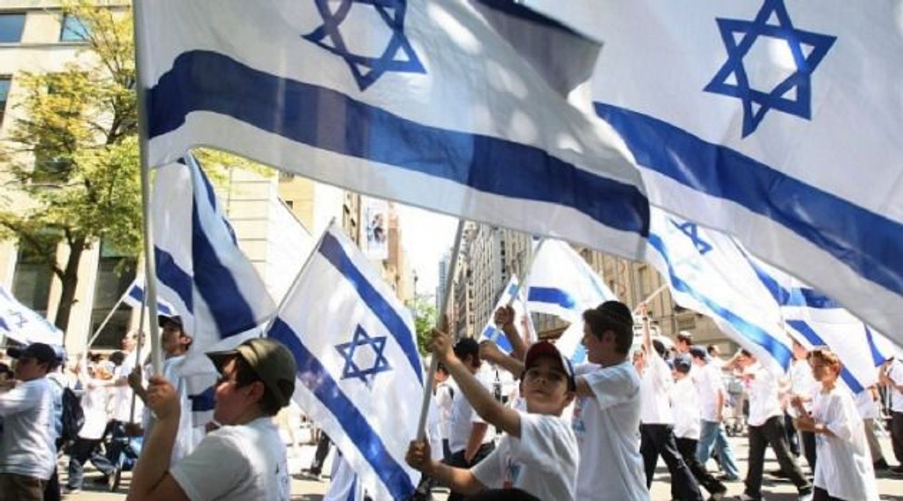 Tens of Thousands March in 50th Annual N.Y. Israel Parade – The Forward