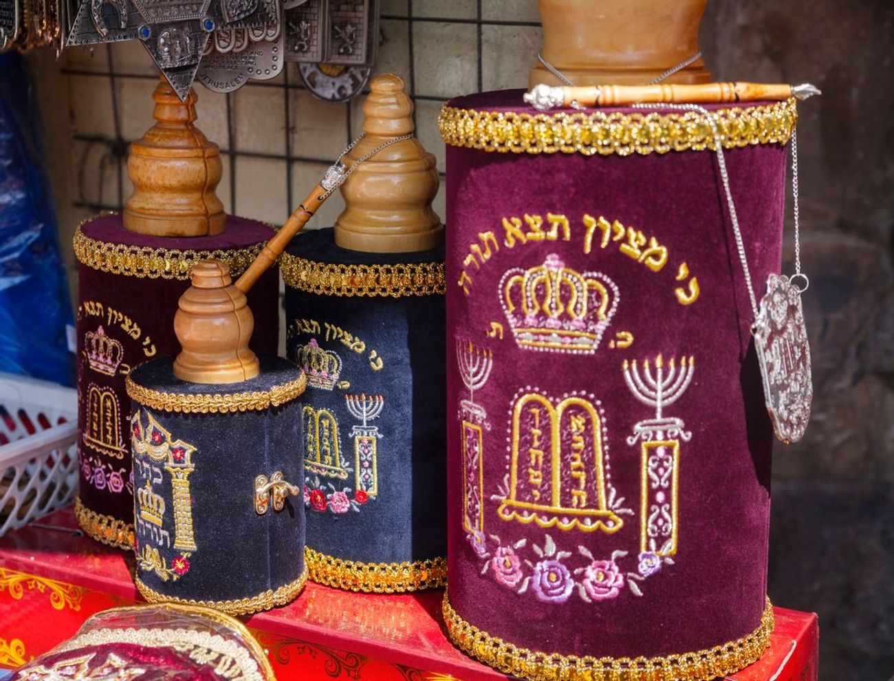 A pandemic Simchat Torah done safely