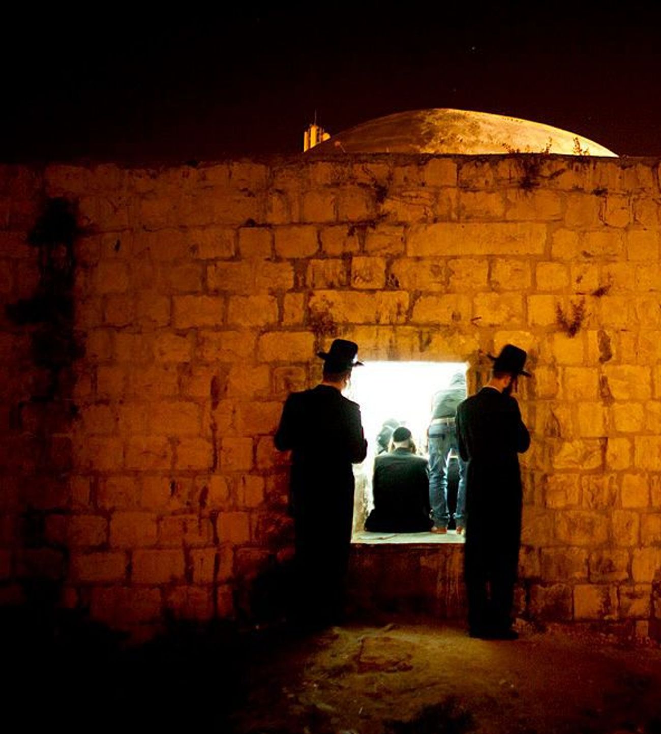 Palestinians Riot as Busloads of Jewish Worshippers Visit Joseph’s Tomb ...
