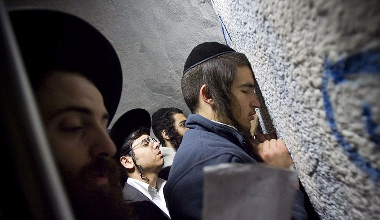 Thousands of Jews Visit West Bank Tomb of Joshua – The Forward