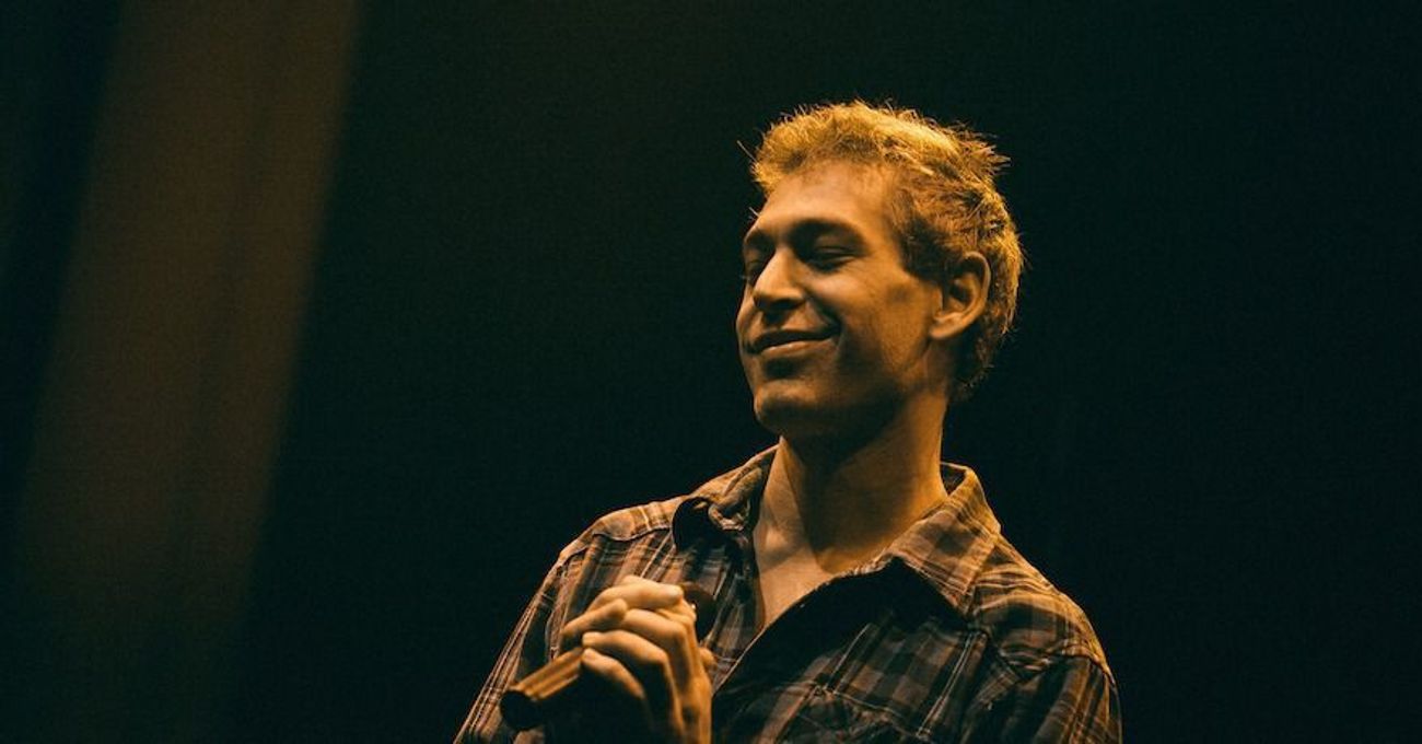 WATCH: Matisyahu Joins Street Performer Singing His Song – The Forward