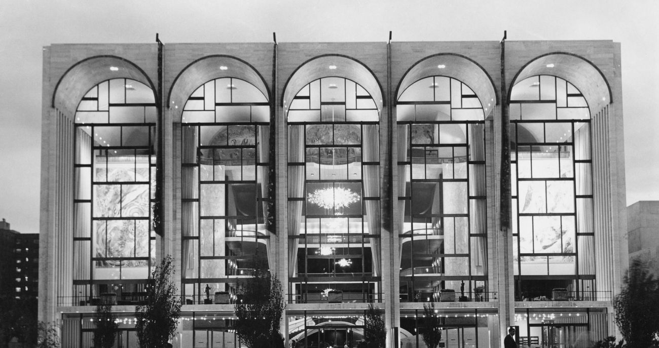 Isolation entertainment: opera, online Jewish museums