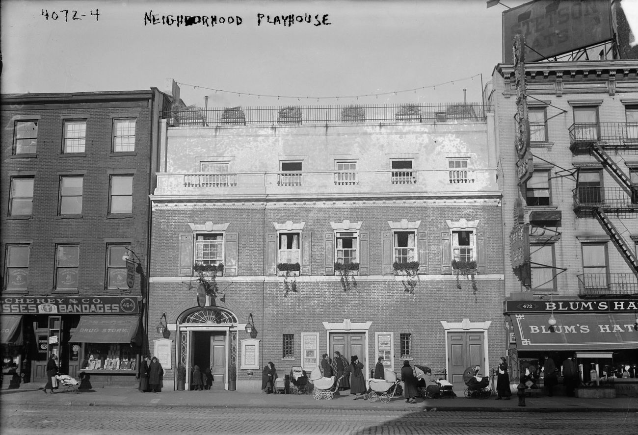 The Lewisohn Sisters Put the Ooomph in Do-Gooding – The Forward