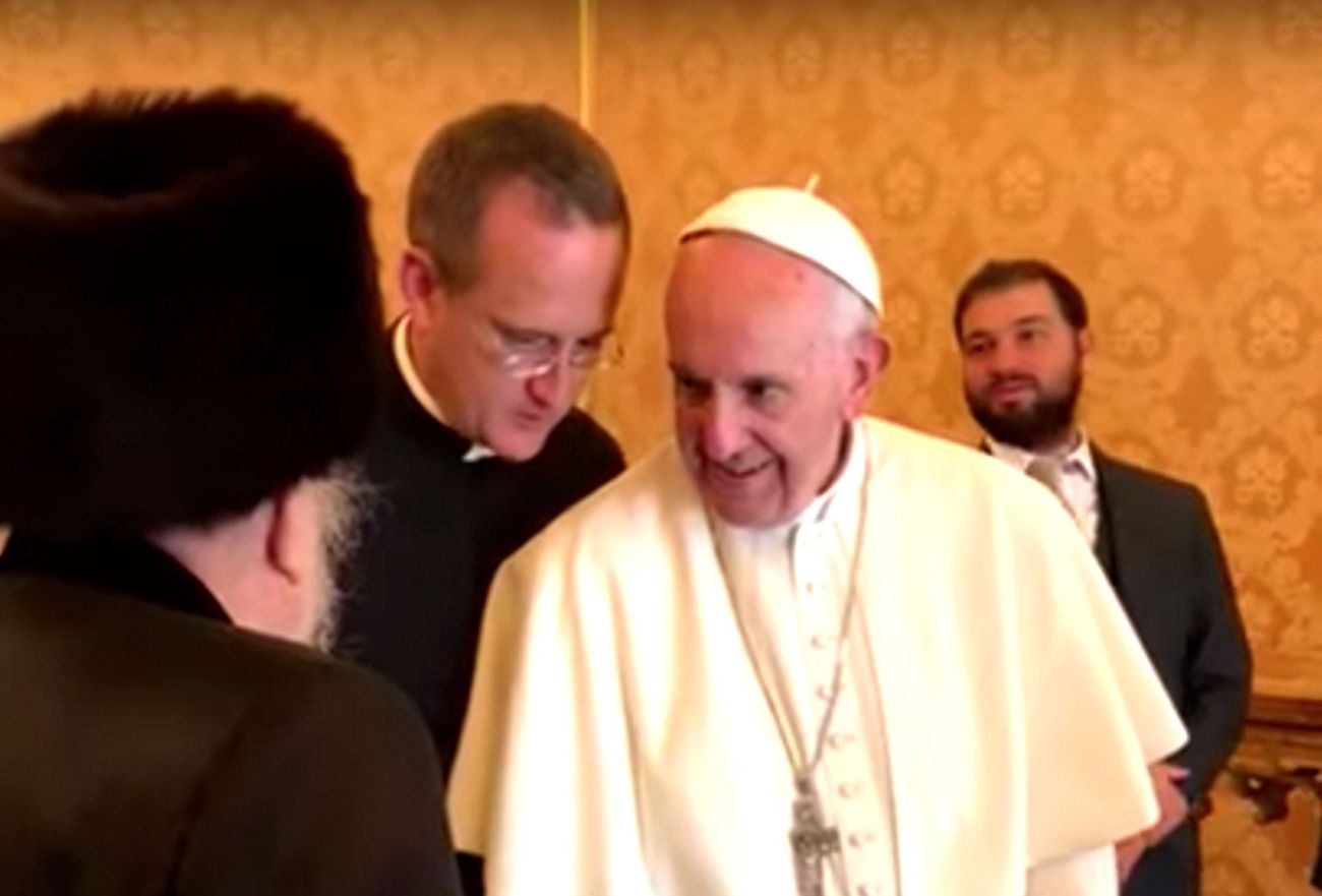 Pope Francis Dances With Hasidic Jews At Vatican – The Forward