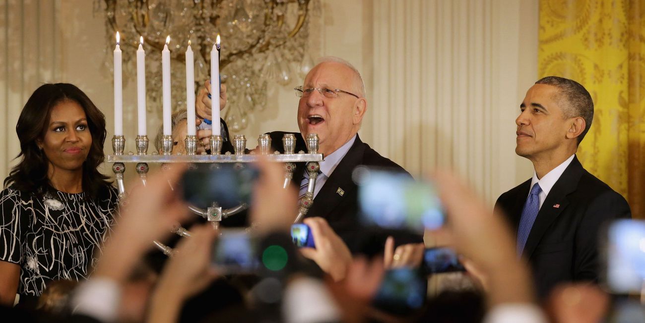 President Obama Hosts Jewish Leaders at White House Hanukkah Party ...