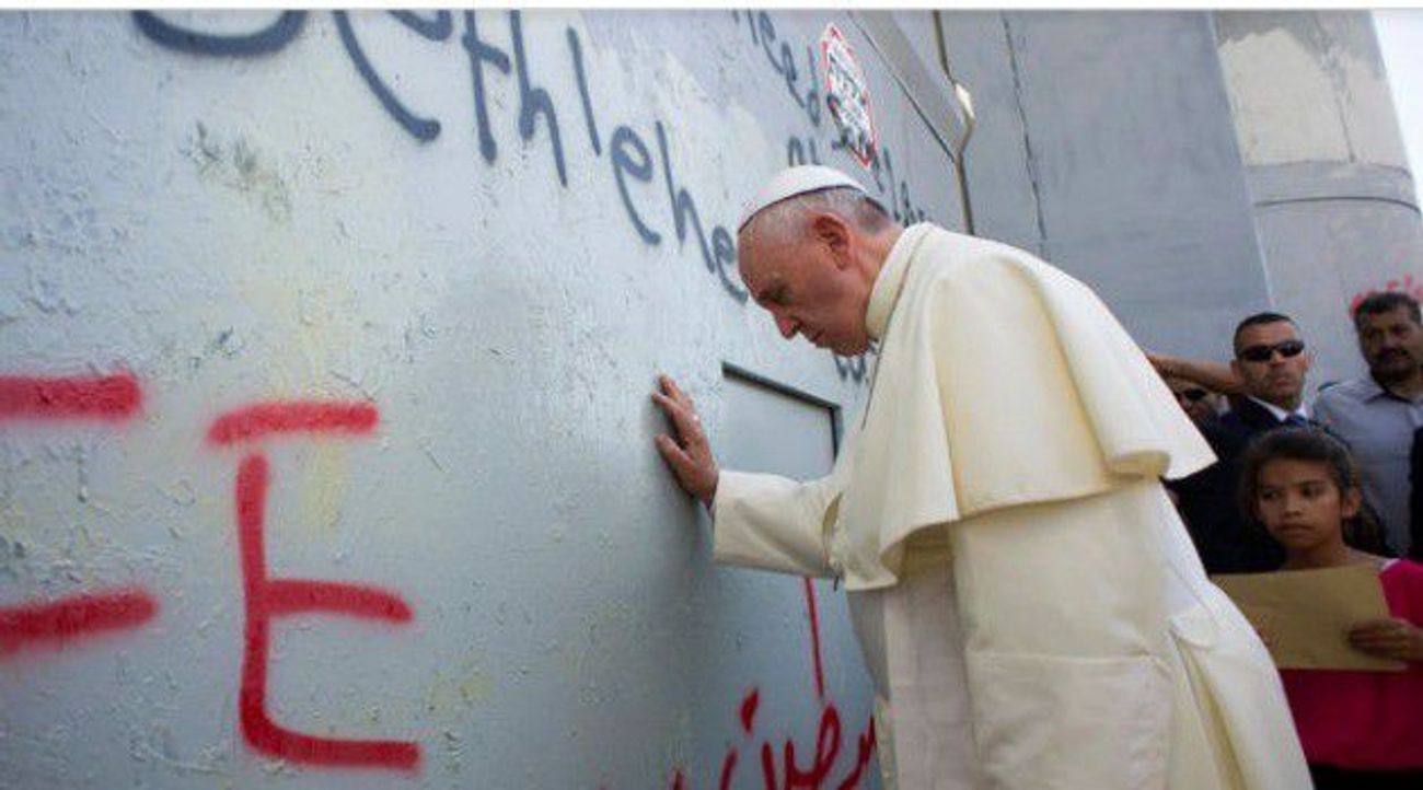 Pope Francis Makes Lasting Impression at Israeli Wall in West Bank ...