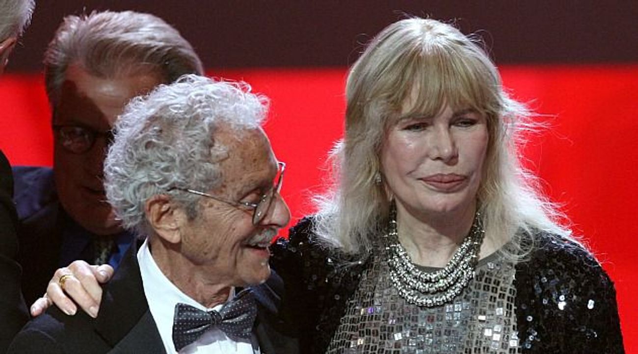 M*A*S*H Actor Allan Arbus Dies at 95 – The Forward