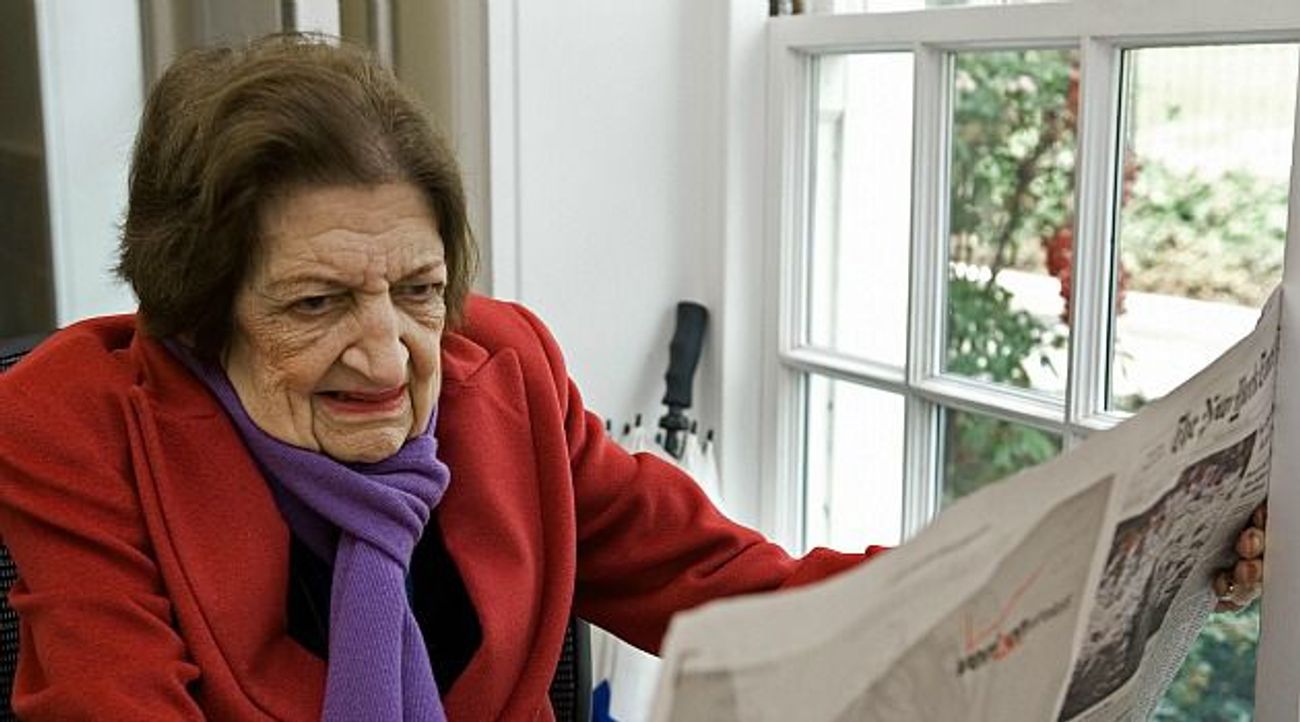 Helen Thomas, Iconic White House Reporter Who Slammed Israel, Dies at ...