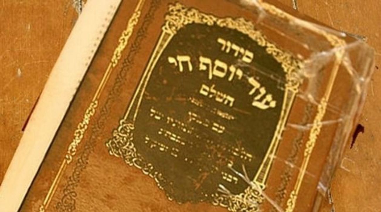 Iran Returns Stolen Torah Scroll to Shiraz – The Forward
