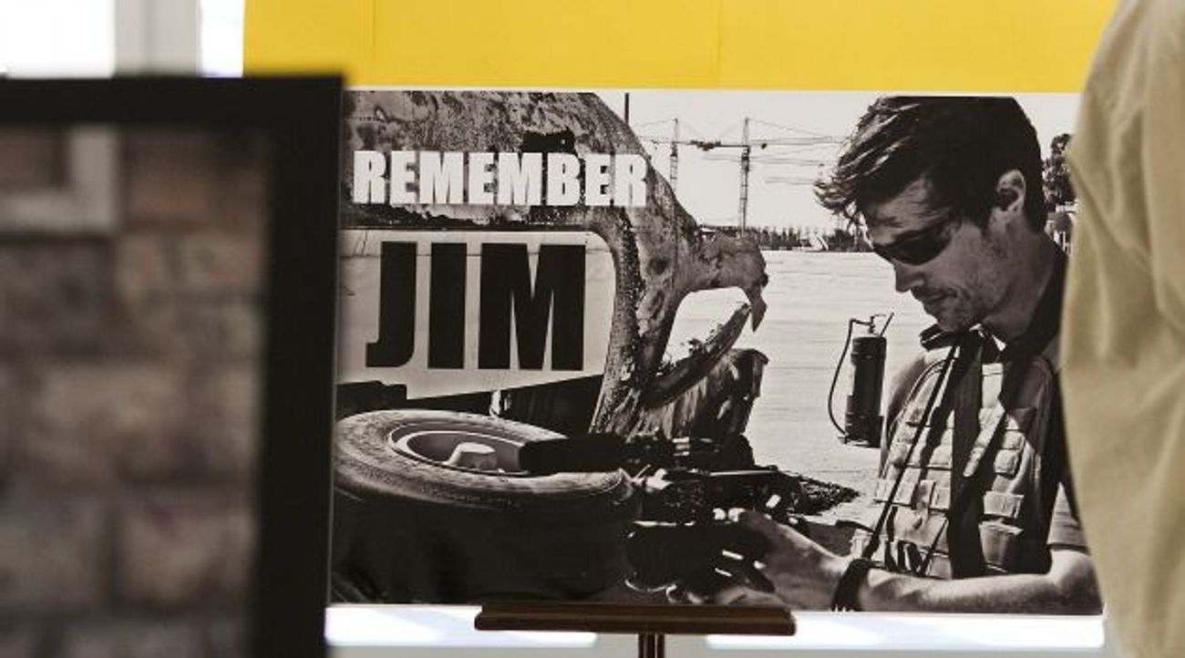 Image of Beheaded Journalist James Foley Pulled From Anti-Islam Subway ...