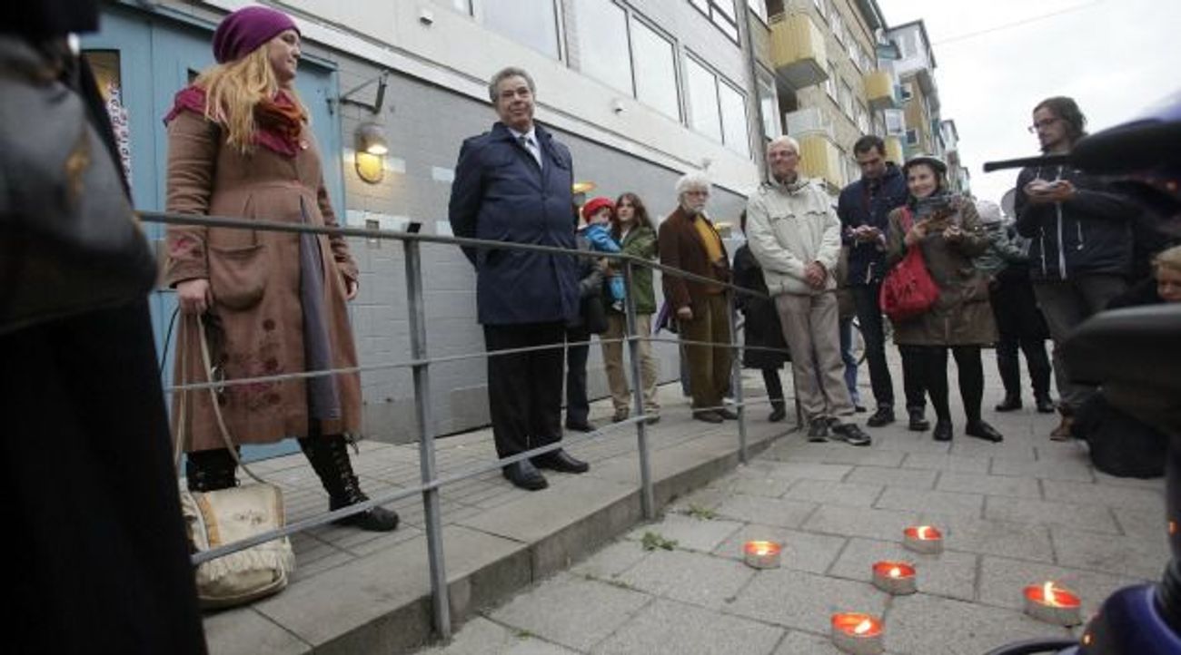 Sweden Protesters Try To Break Into Malmo Jewish Center – The Forward