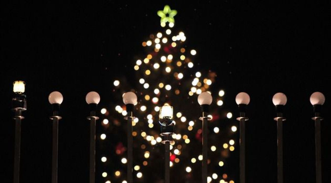 'Christmas Tree Rabbis' Take Place in Faith as Intermarriage Grows ...