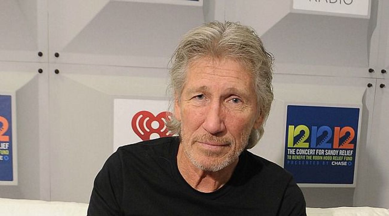 Pink Floyd’s Roger Waters Performs in ‘Nazi’ Get-Up – The Forward