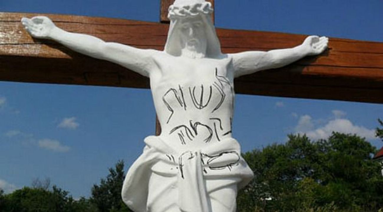 Rabbi Calls Ukraine Cross 'Provocation' to Breslov Hasidic Pilgrims ...