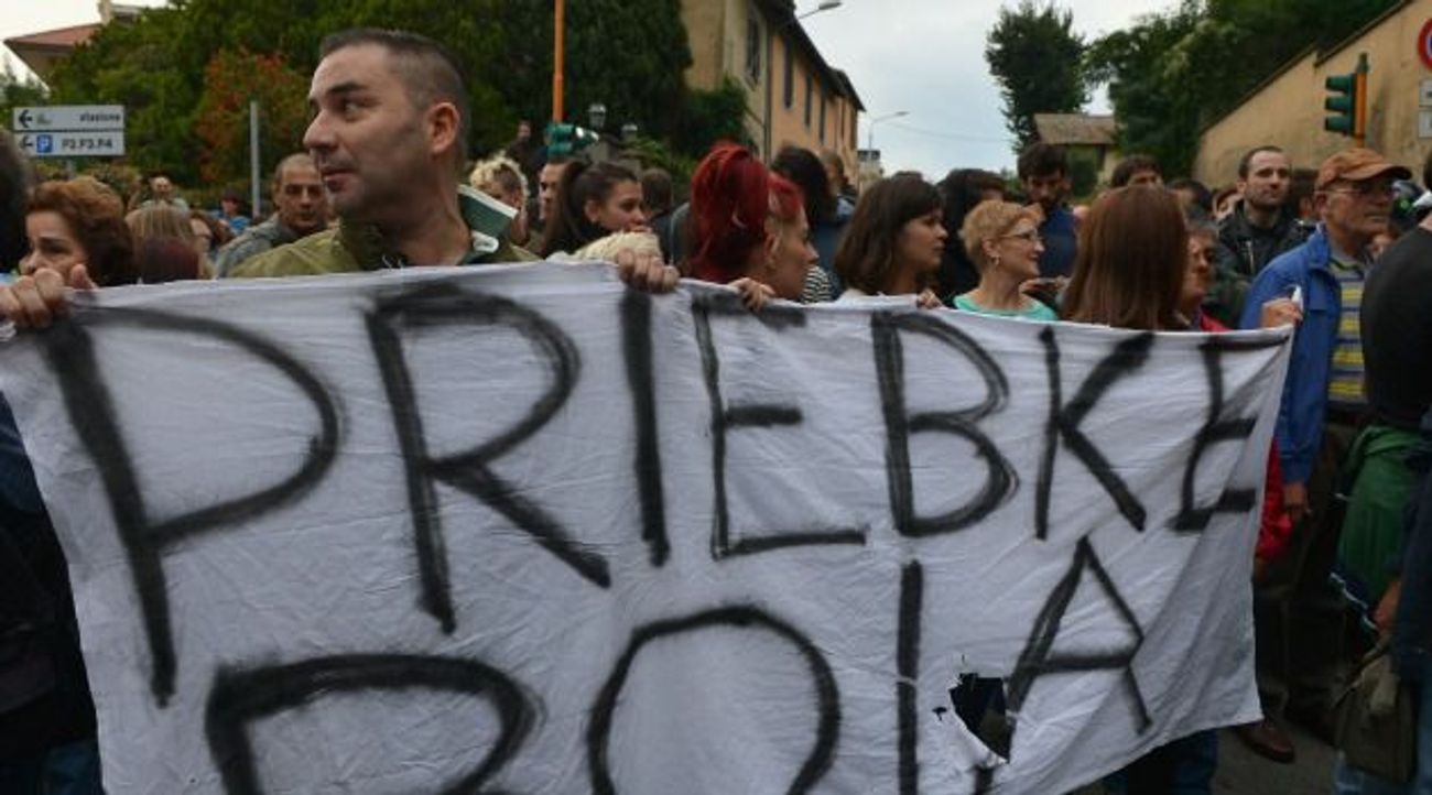 Nazi Erich Priebke's Body Taken to Rome Military Airport After Funeral ...