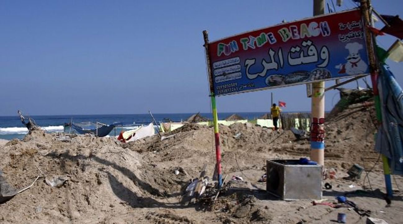 Gaza Vacation Haven of Khuzaa Reduced to Rubble – The Forward