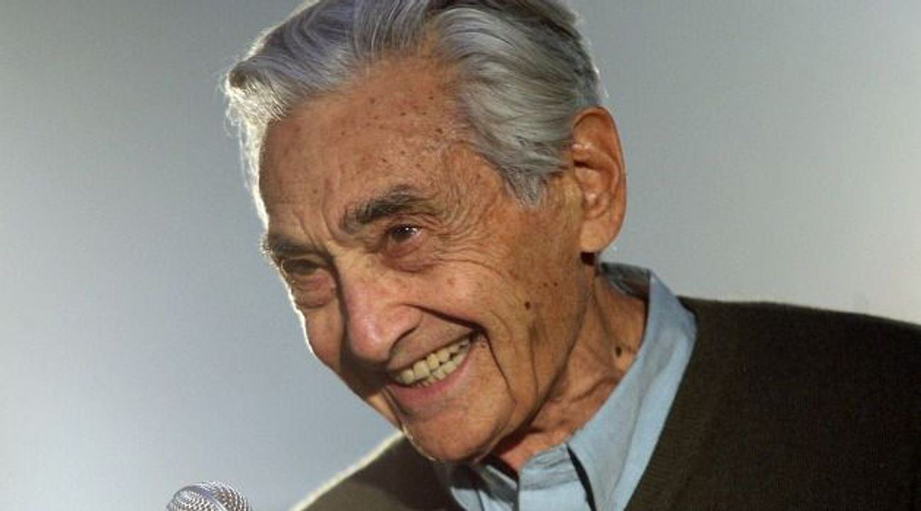 A People's Theatrical History of Howard Zinn – The Forward