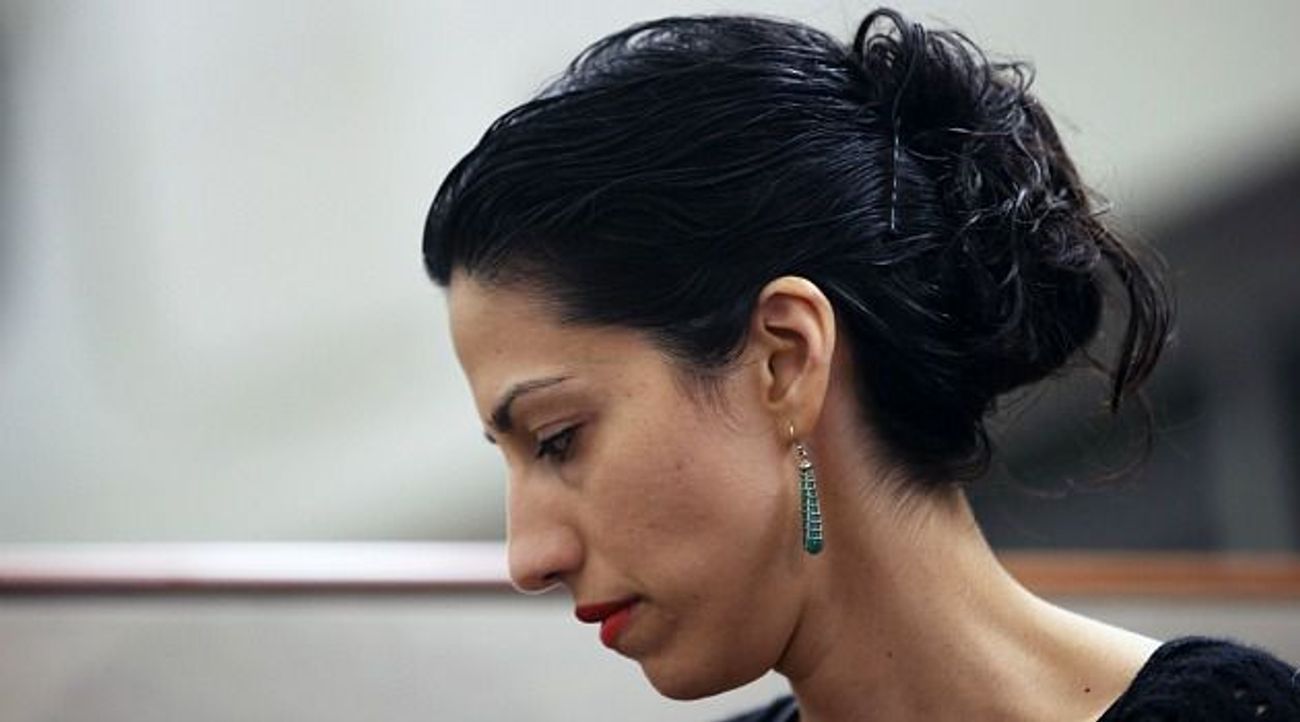 Huma Abedin Earns Praise — and Pity — for Sticking by Anthony Weiner ...