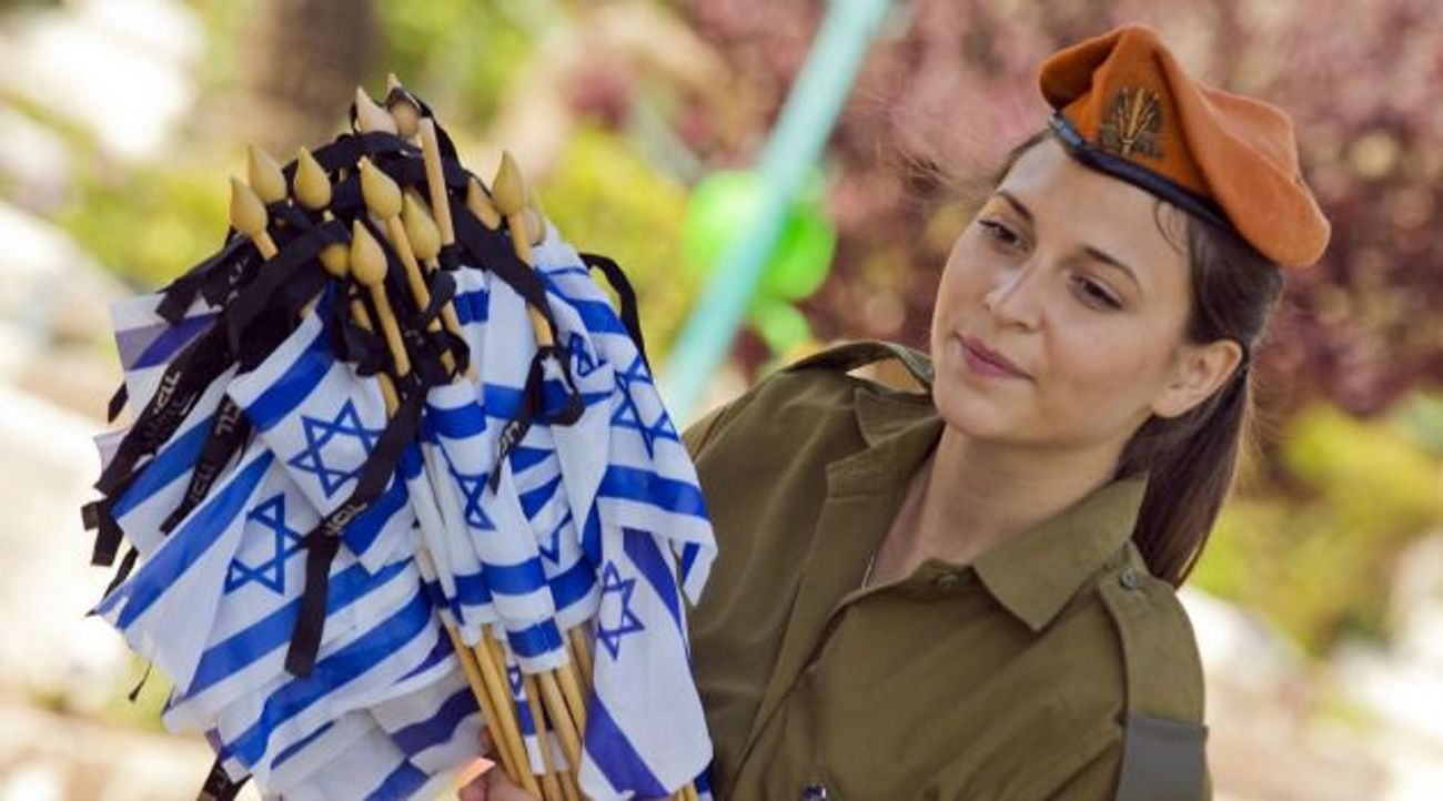Israel Marks Yom Hazikaron Memorial Day With Air Raid Sirens – The Forward