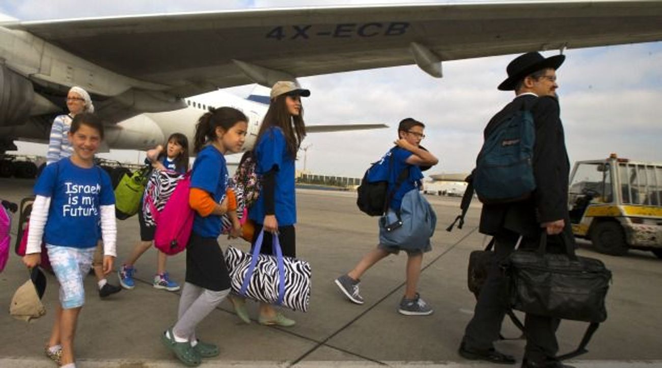 Immigration to Israel Rises by 7% — Led by French – The Forward