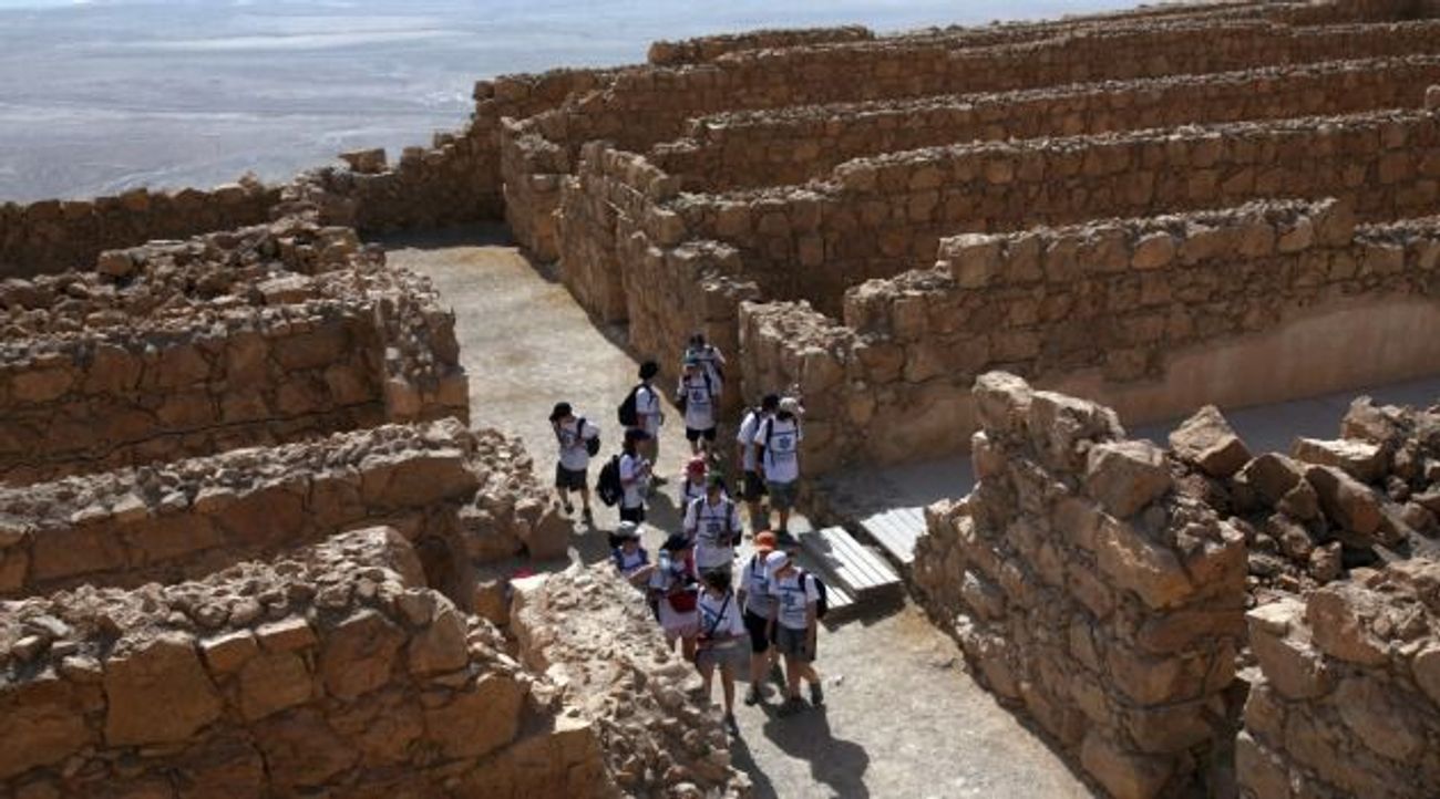 Masada Stubbornly Gives Up Its Secrets — Lice and All — After 50 Years ...