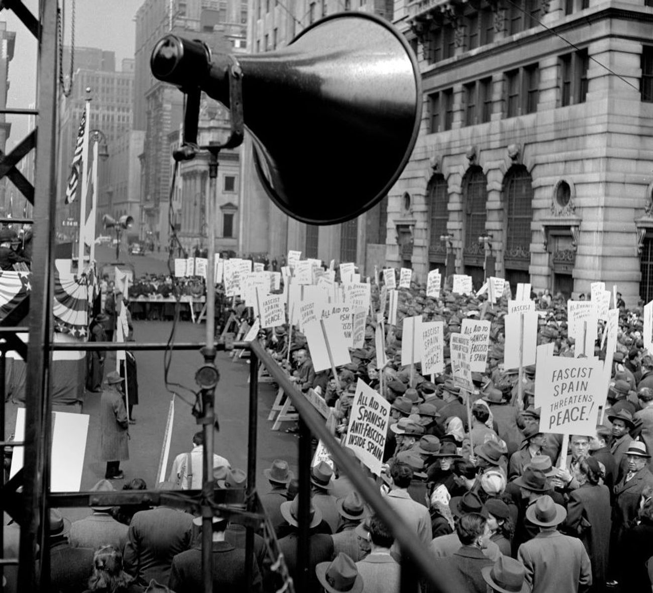 Top 9 Yiddish antifa anthems: a revolutionary playlist – The Forward