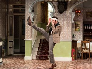 ‘Heil Honey, I’m Home:’ The Hitler sitcom you never saw – The Forward