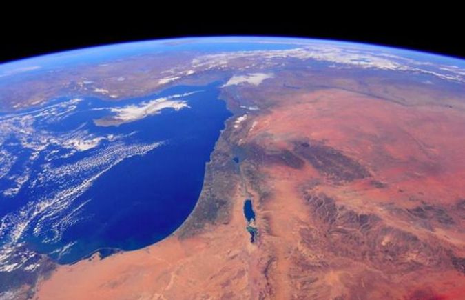 Astronaut Snaps Stunning Photos of Israel. Spot the '67 Lines from ...