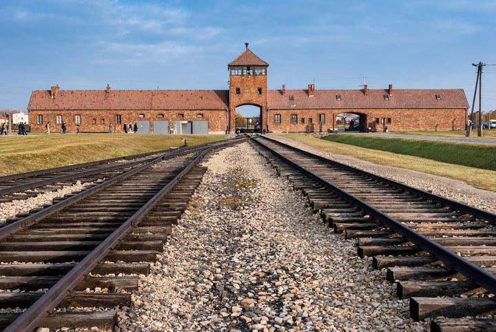 Auschwitz Museum: Train Tracks Aren’t For Photo Opps – The Forward